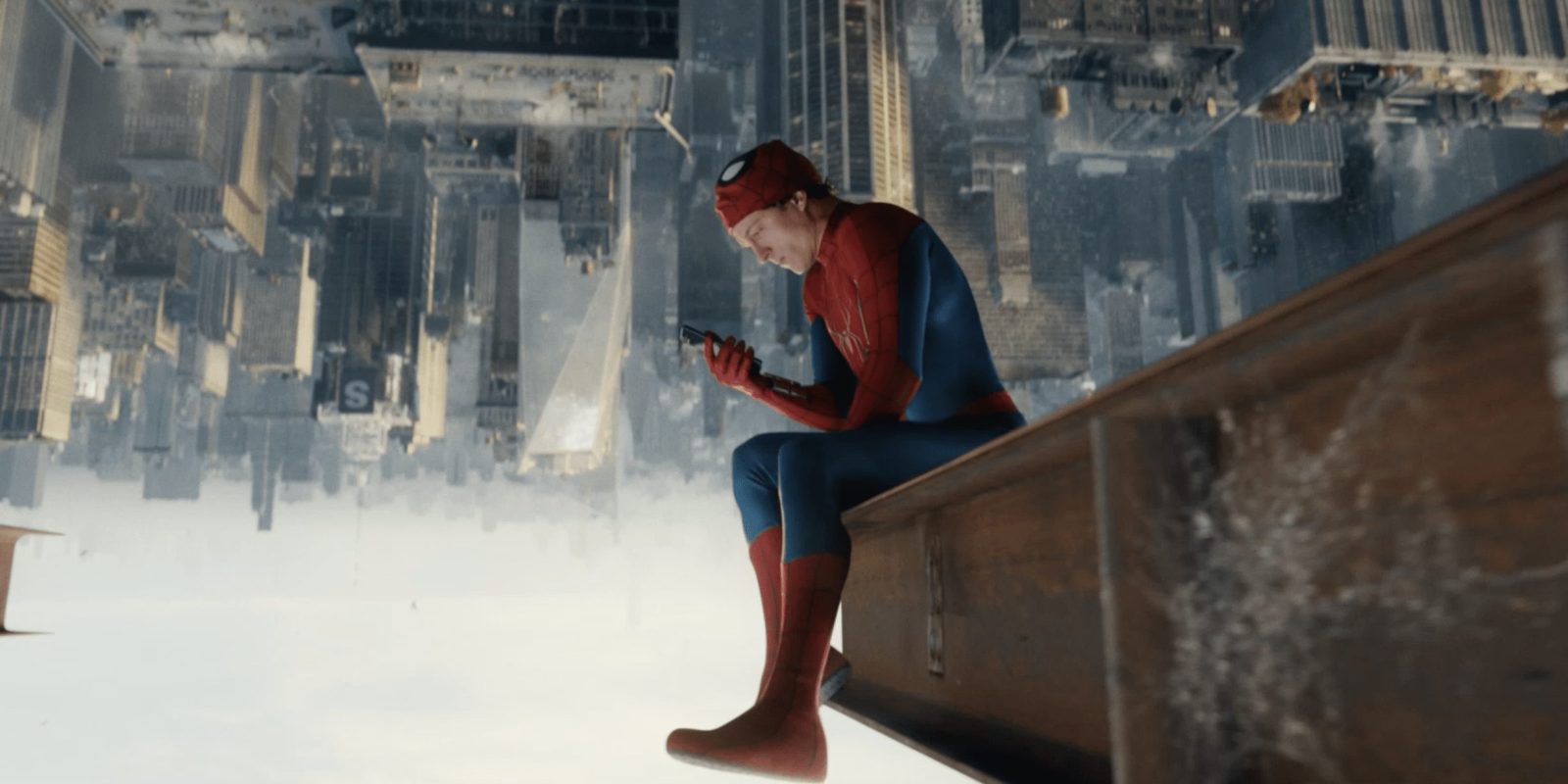 Peter parker è un proprietario irresponsabile del galaxy z flip nel ...